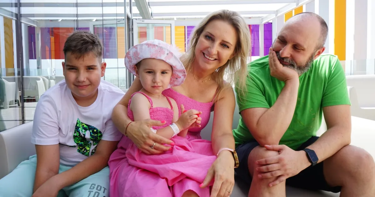 Successfully operated on a female patient with a large neuroblastoma