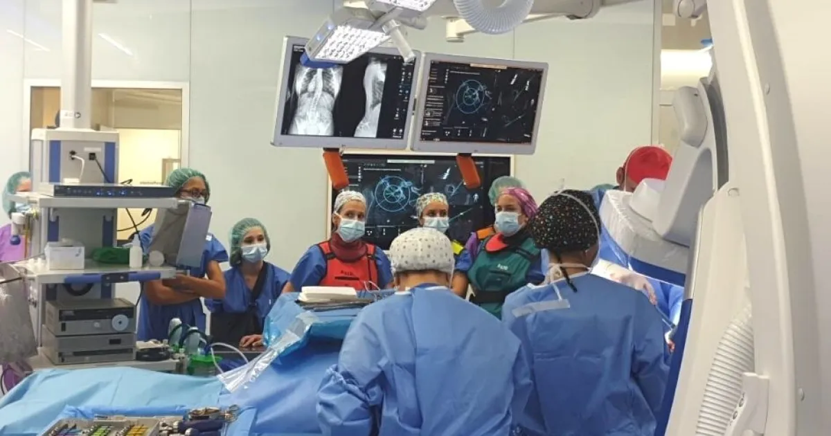 First pediatric scoliosis surgery with AR in Spain